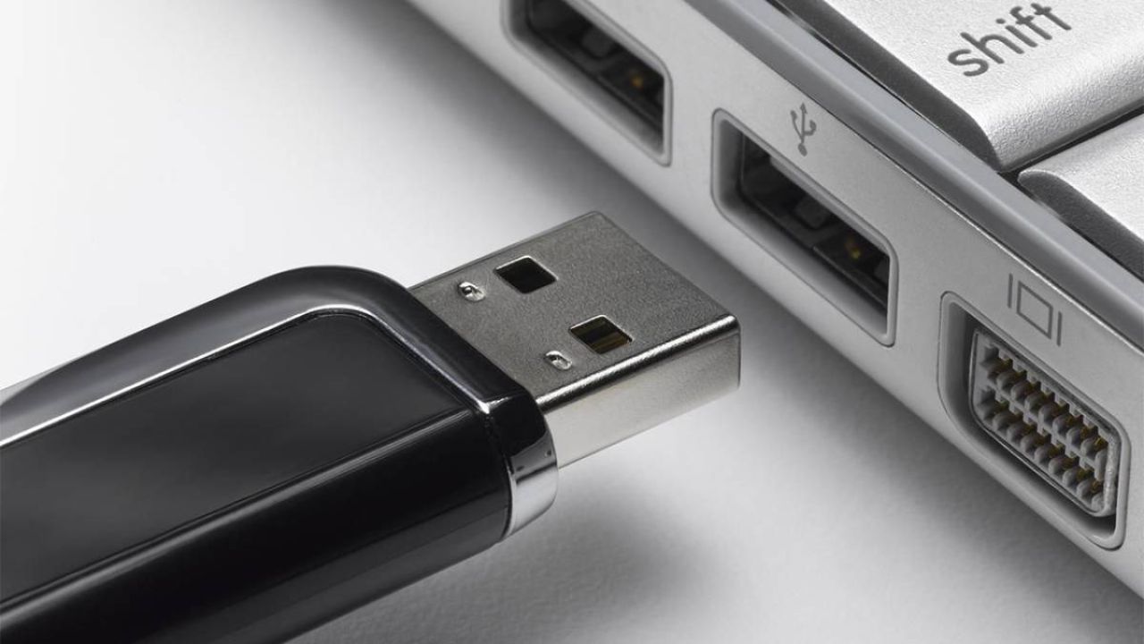 El creador del USB explica por qué nunca lo conectas a la primera