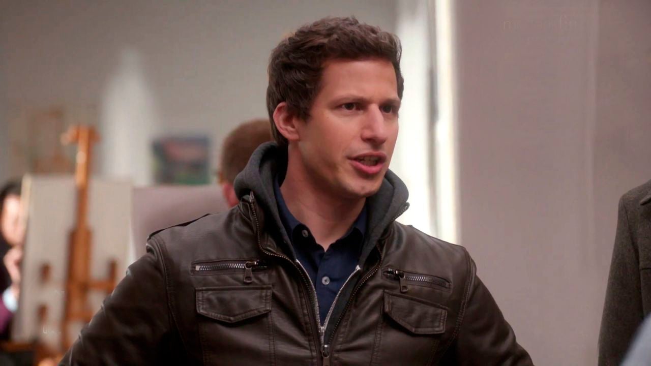 Jake trata de averiguar por qué el capitán Holt está de mal humor