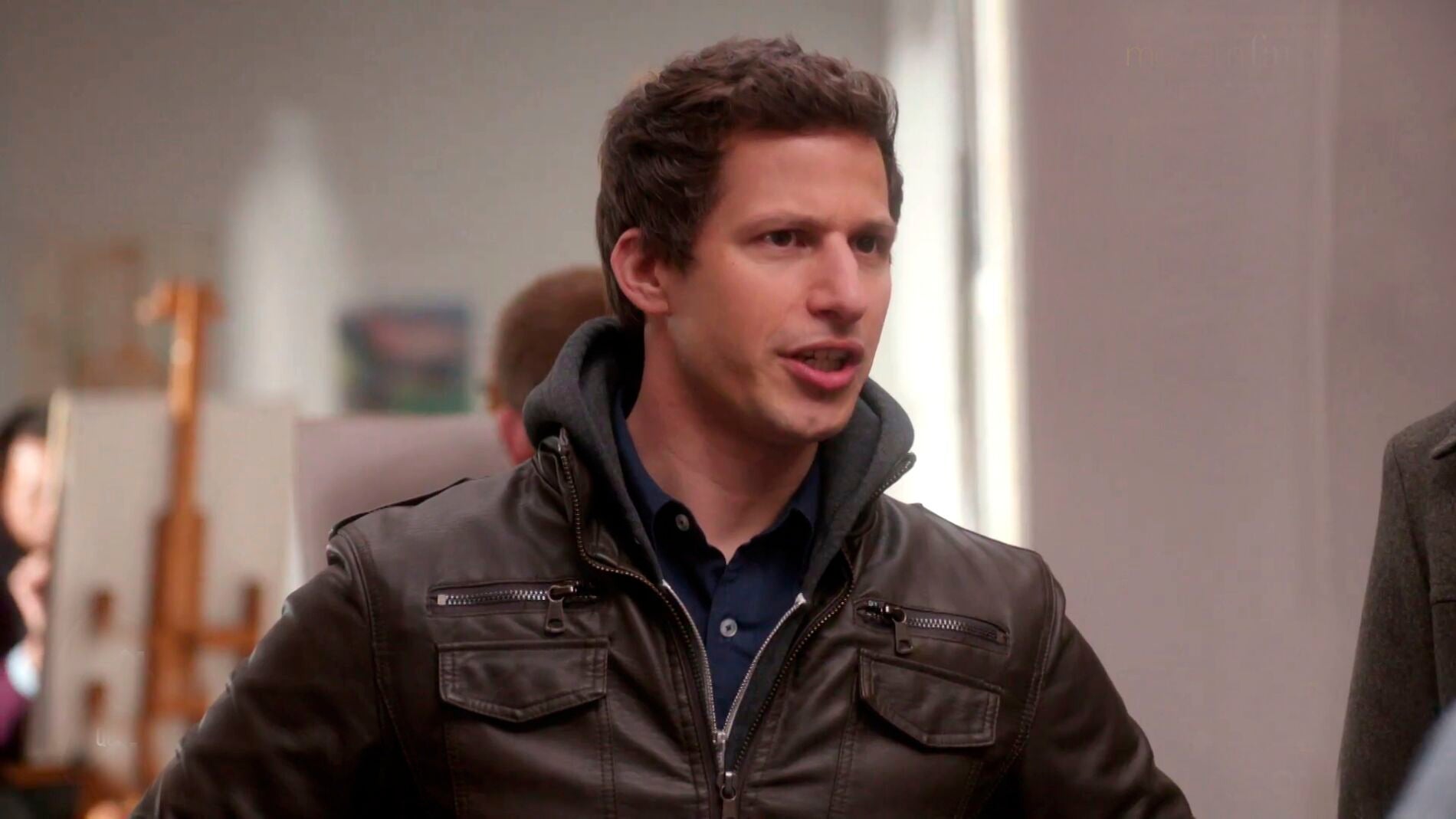 Jake trata de averiguar por qué el capitán Holt está de mal humor