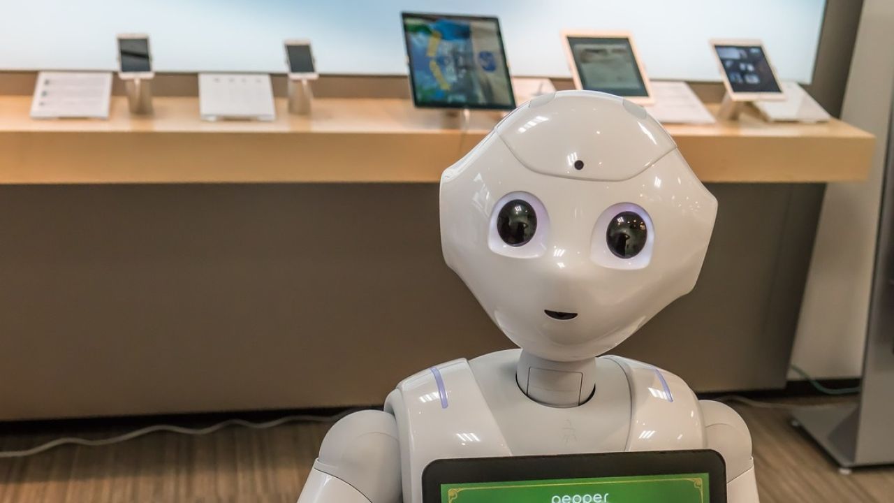 Inventan una mano robot para que puedas pasear con ella si no tienes pareja