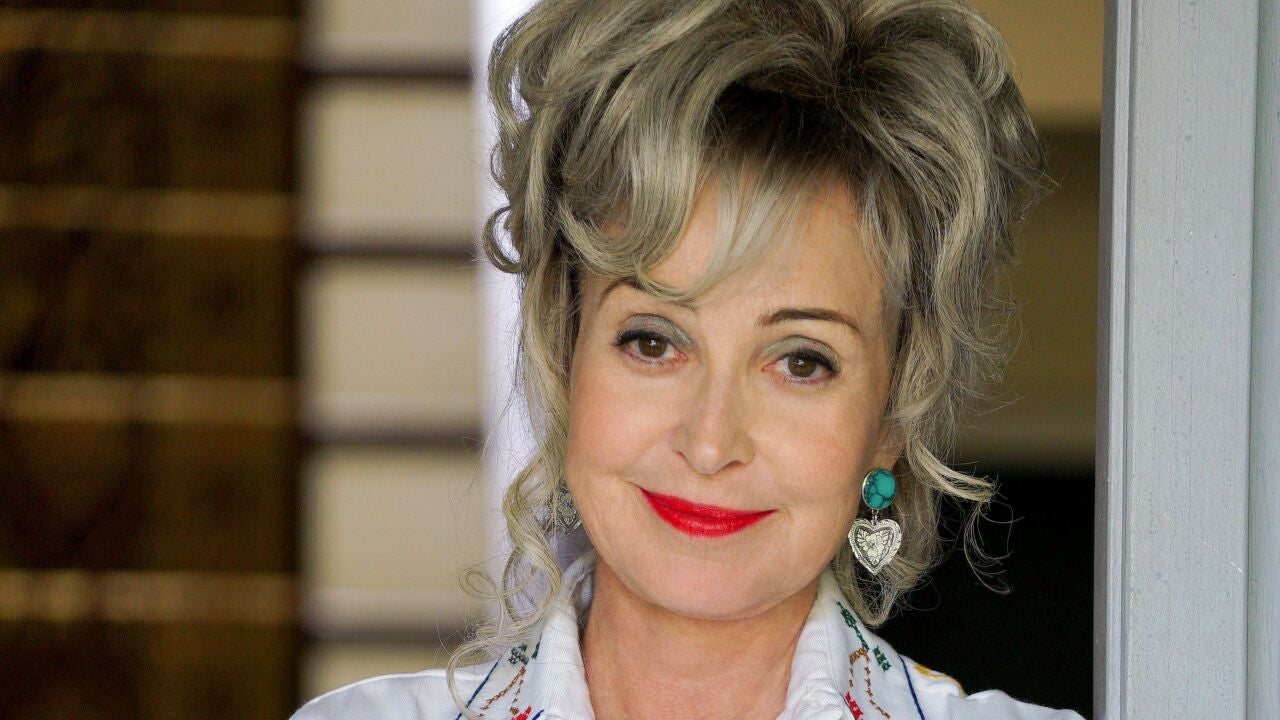 Connie Tucker, la abuela de Sheldon, es la actriz Annie Potts