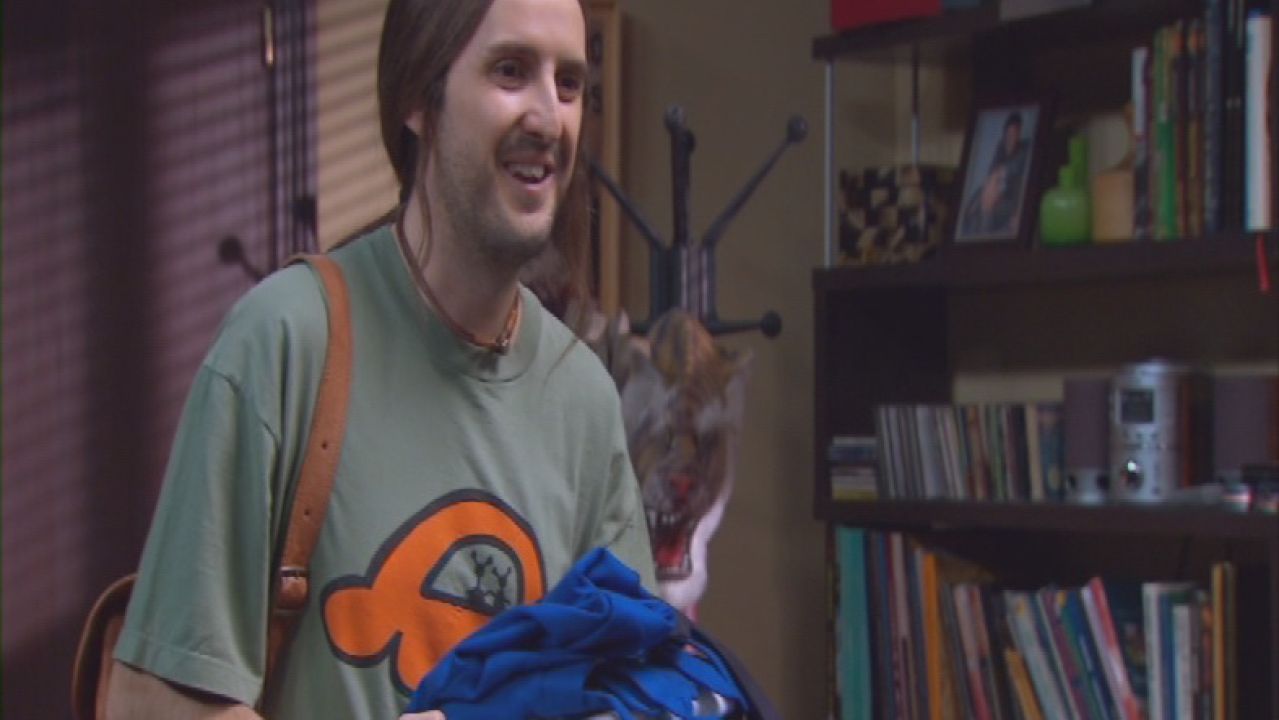 Jaime le da la beca Liliput a Emilio (01x08)