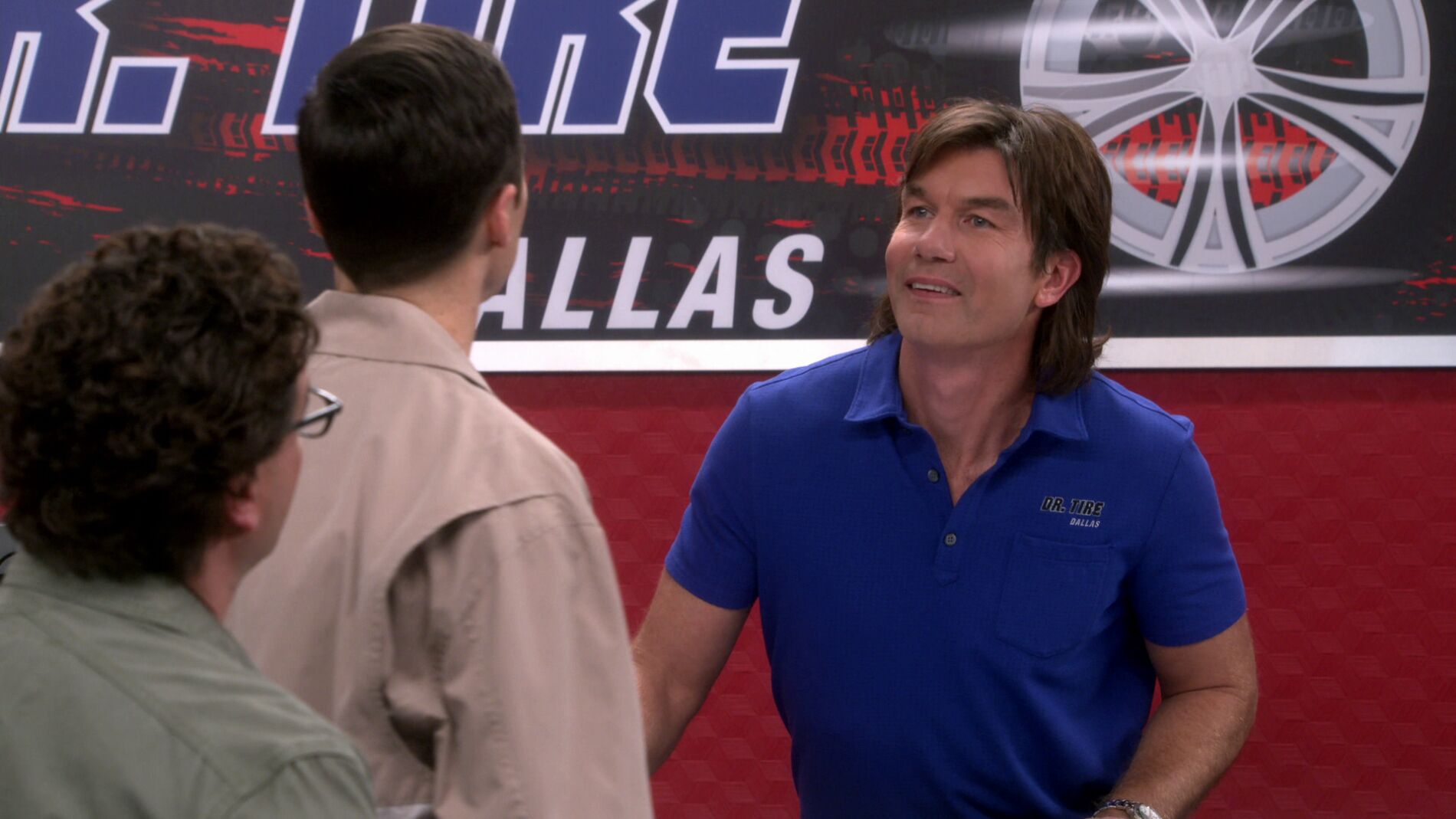 Sheldon se reconcilia con su hermano y le invita a su boda