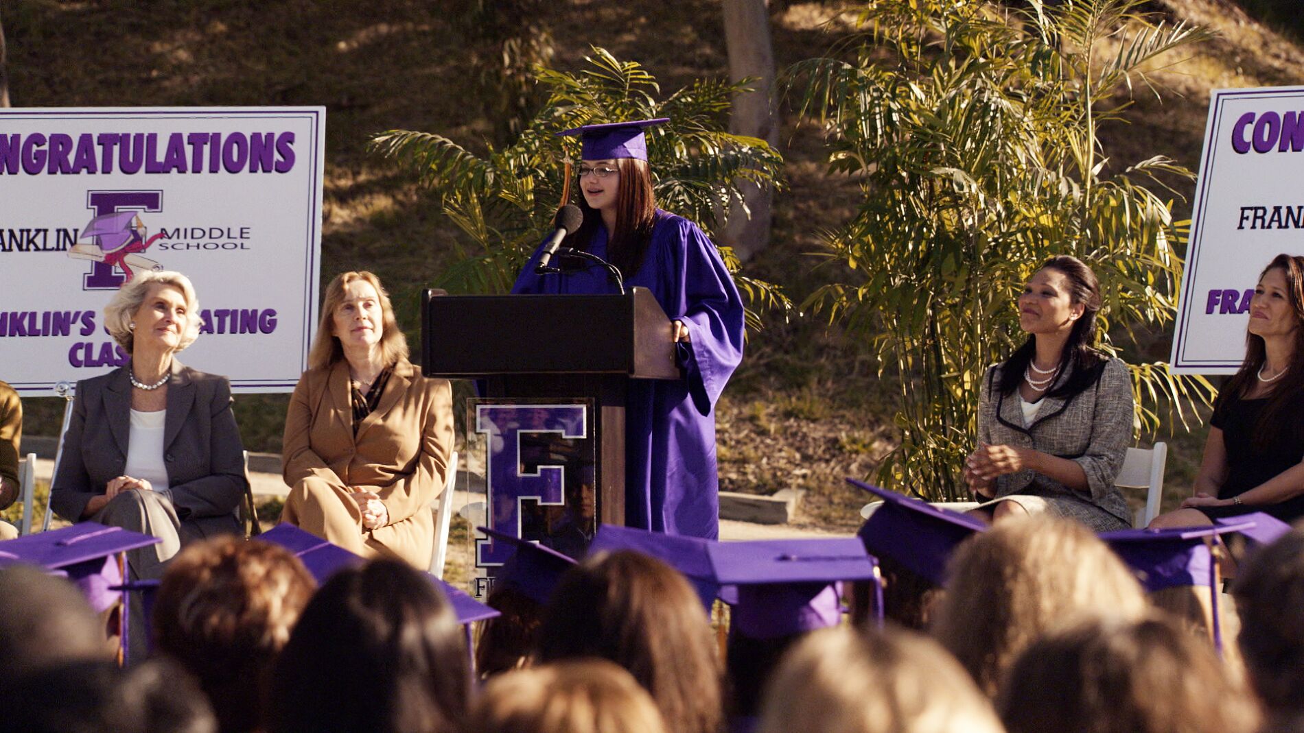 Alex Dunphy se gradua siendo la primera de su promoción